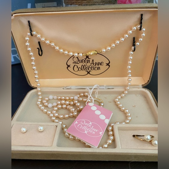 Queen Anne Collection | Jewelry | Vintage Queen Anne Collection Set Of ...